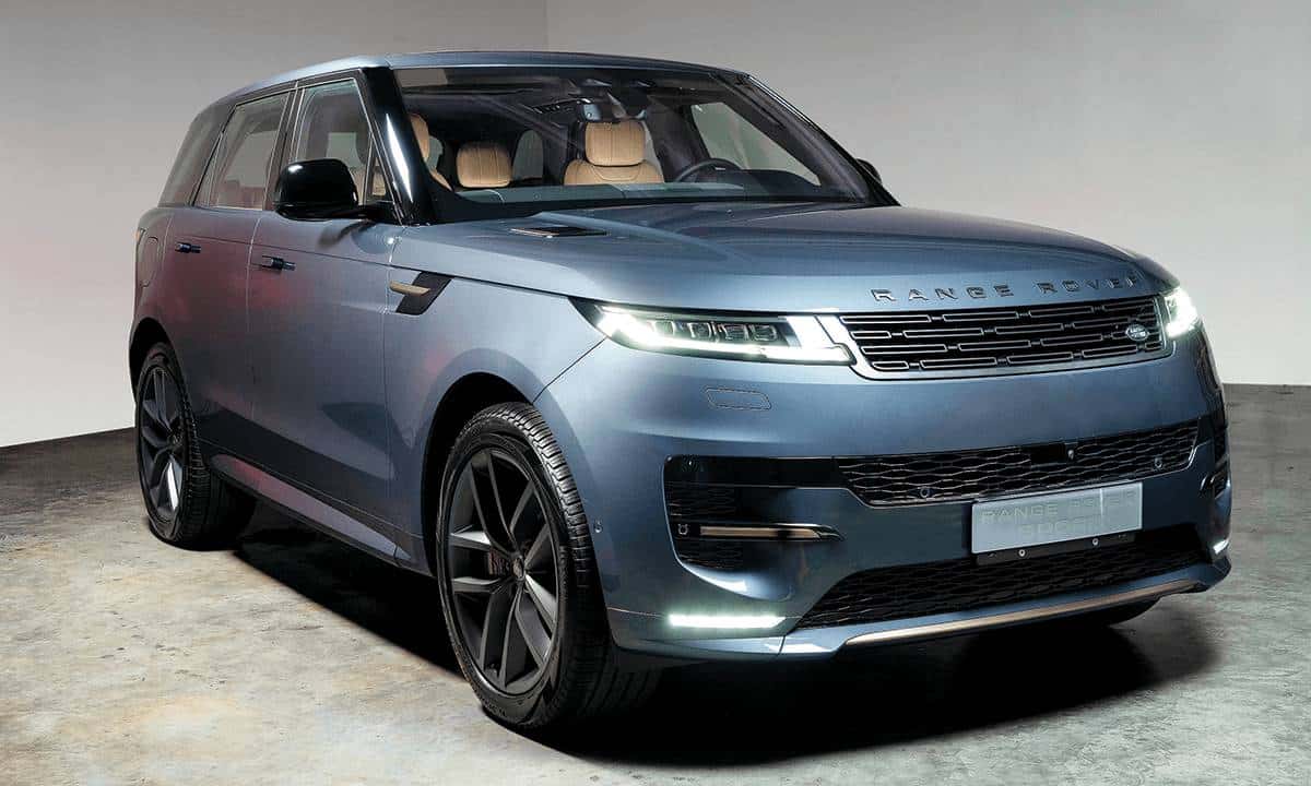 The new Range Rover Sport arrives with new electrified powertrains ...